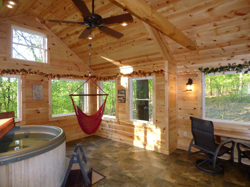 Lovers Loft Cabin by Ash Ridge Cabins