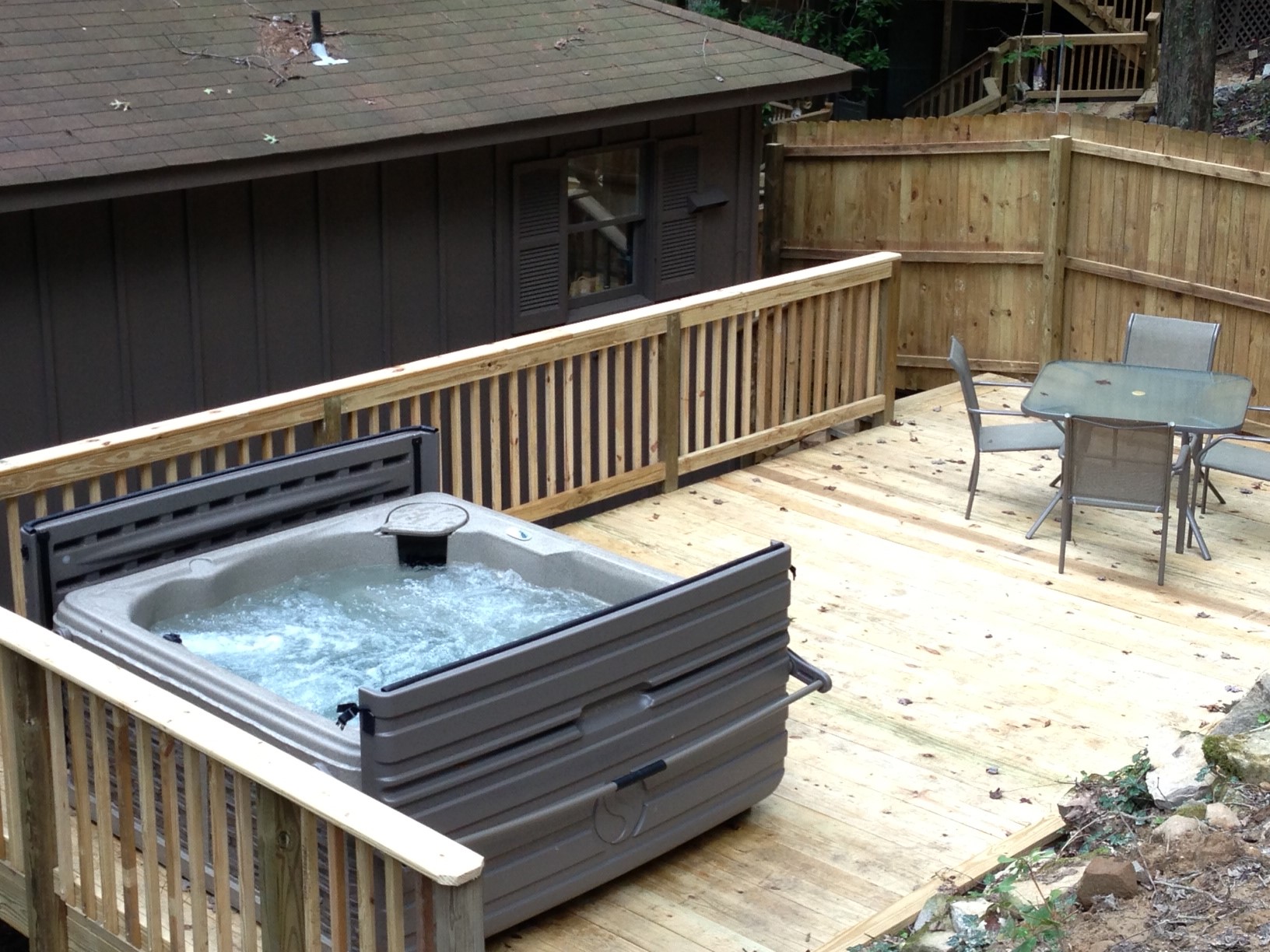 Turkey Ridge Lodge - Hocking Hills Cottages and Cabins