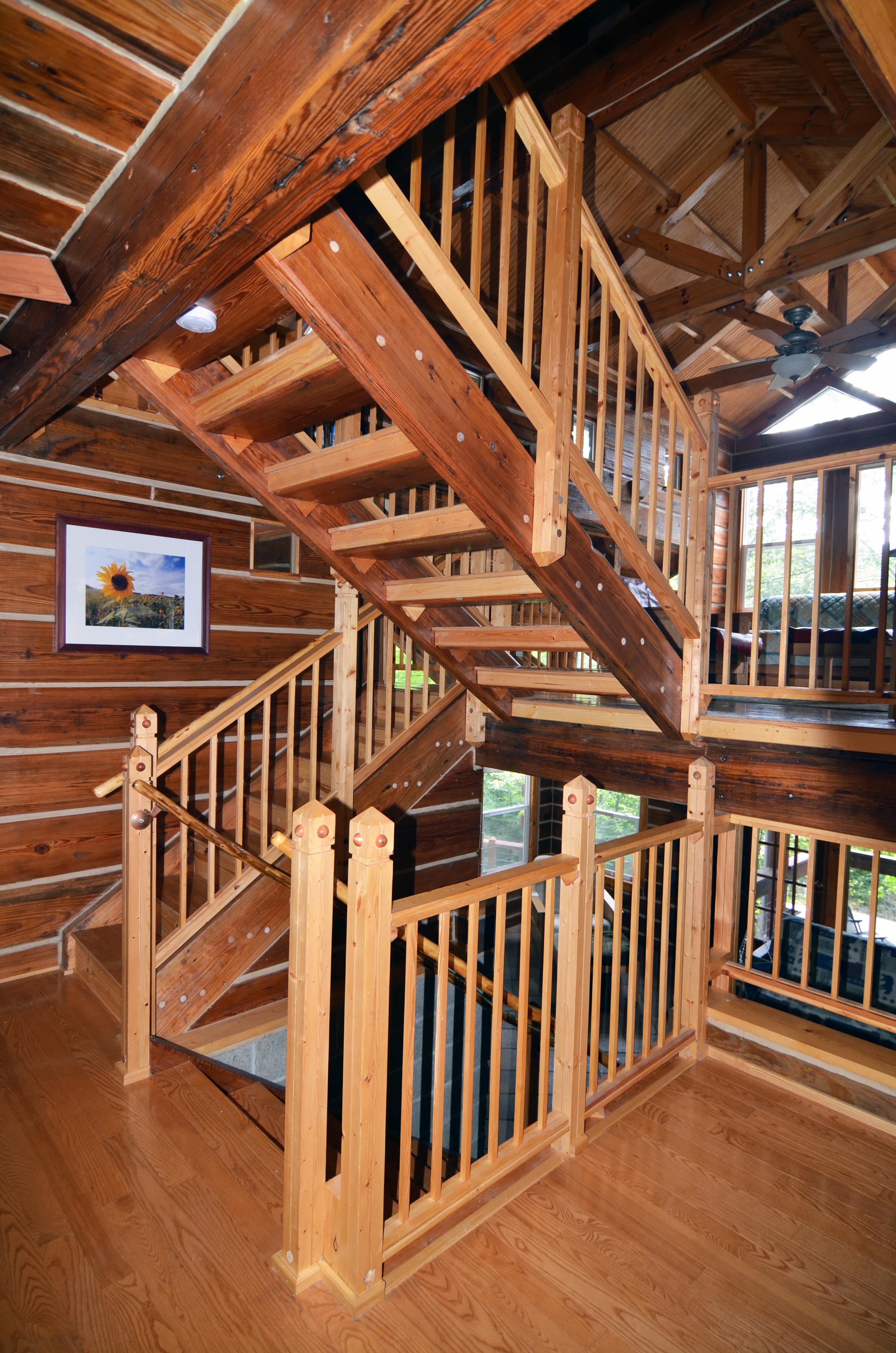 Big Pine Tree House - Hocking Hills Cottages and Cabins