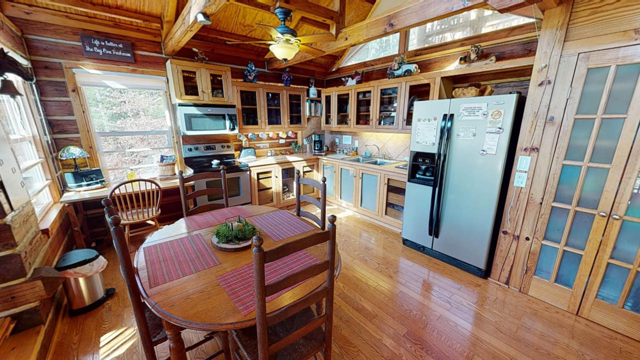 Big Pine Tree House by Big Pine Tree House